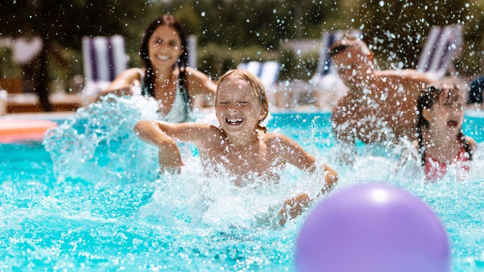 The best places for a family vacation in August (2023) - FamilyVacationist