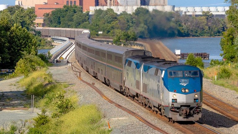 11 Best Train Vacations in North America (2021) - FamilyVacationist