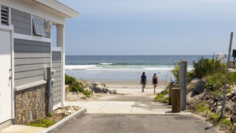 20 Best New England Beaches to Visit with Kids (2023) - FamilyVacationist