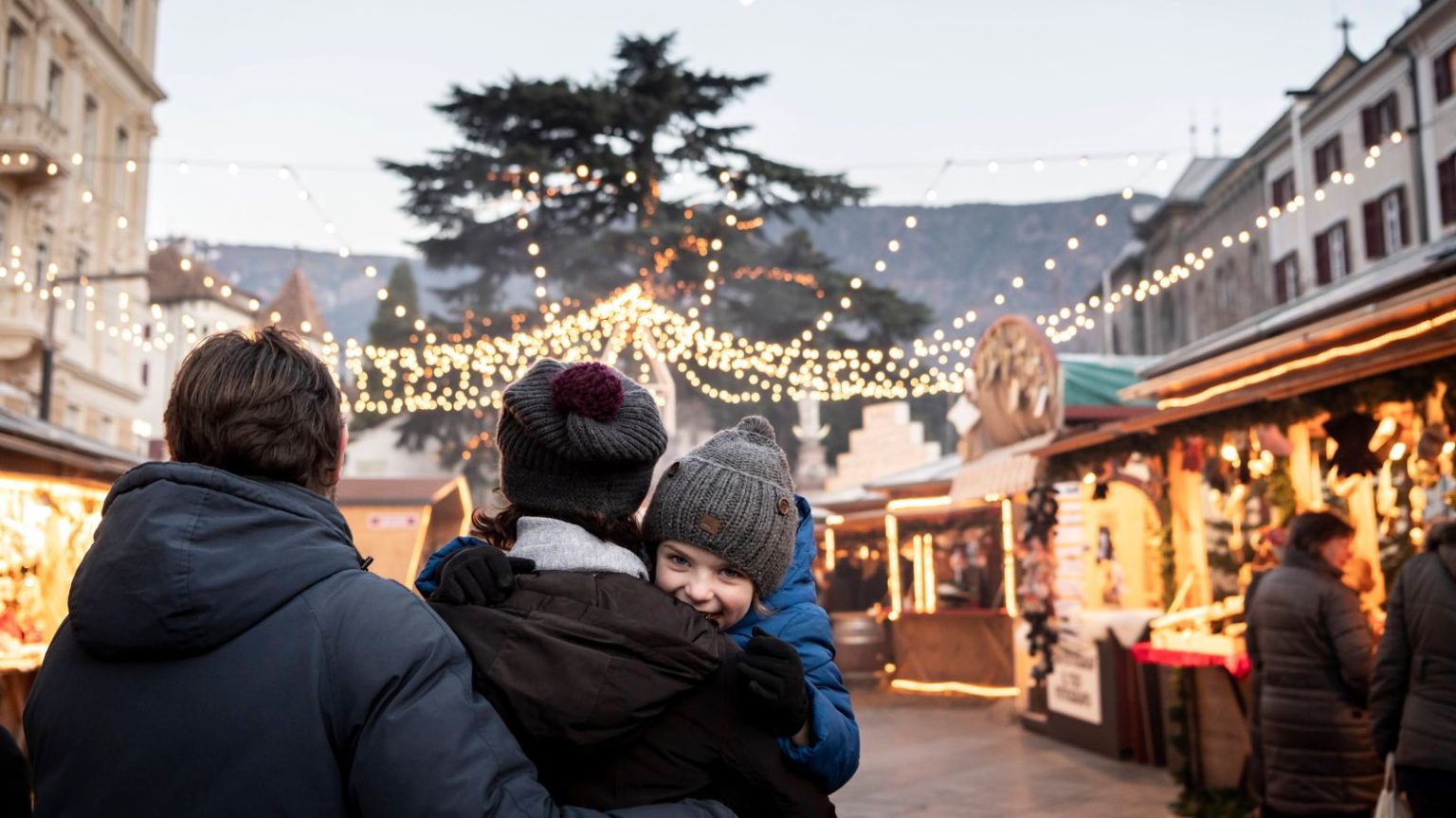 Christmas family vacation: 13 magical ideas around the world ...
