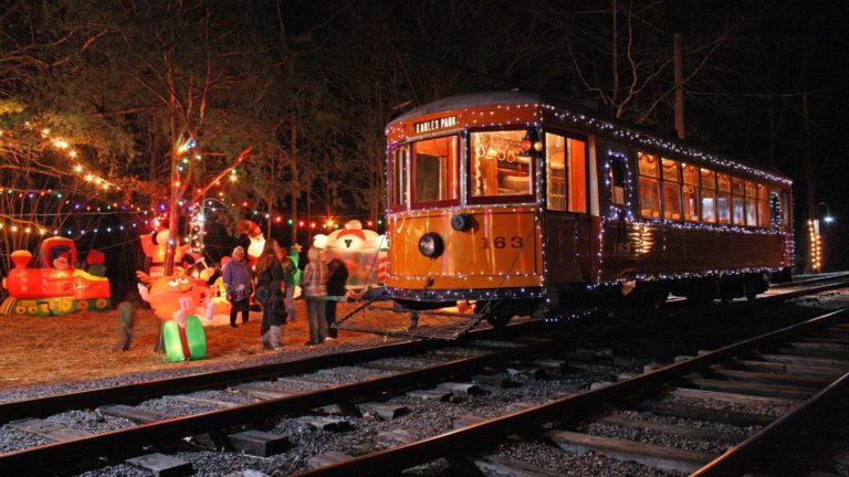 Holiday Trains: 10 Christmas-Themed Rides Perfect for Families ...