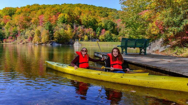 12 best mountain towns in the U.S. to see fall foliage - FamilyVacationist