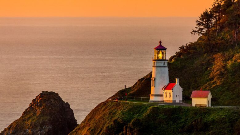 13 Best Lighthouse Hotels You Can Sleep in - FamilyVacationist