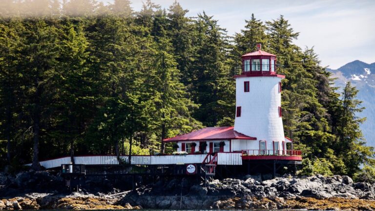 13 Best Lighthouse Hotels You Can Sleep in - FamilyVacationist