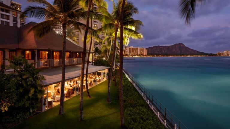 15 Ultra-Romantic Hawaii Resorts for Couples - FamilyVacationist
