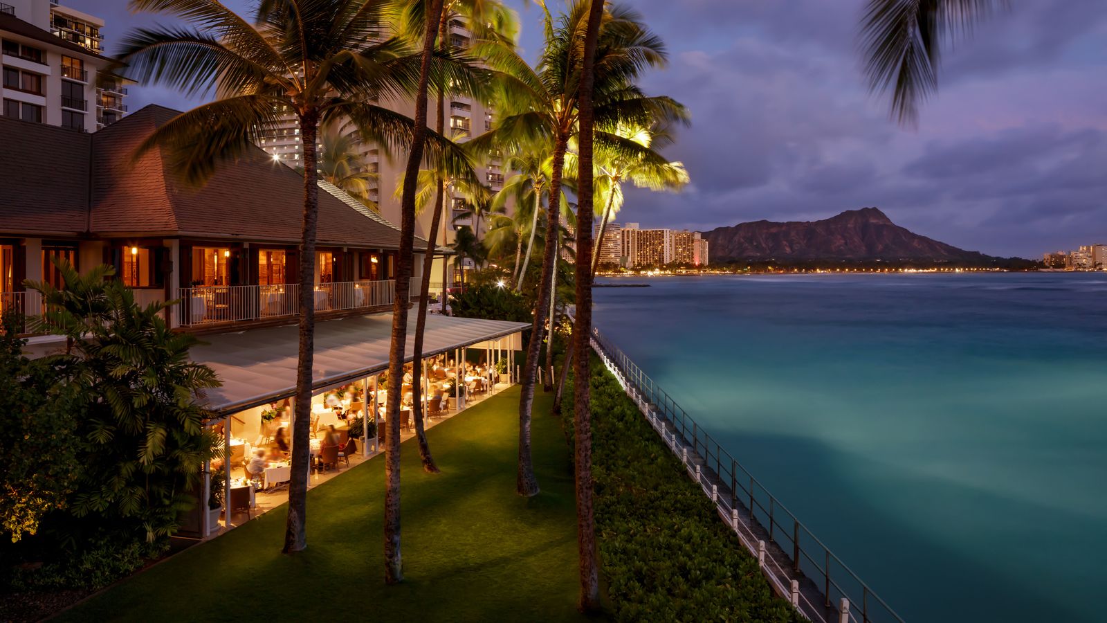 15 Ultra-Romantic Hawaii Resorts for Couples - FamilyVacationist