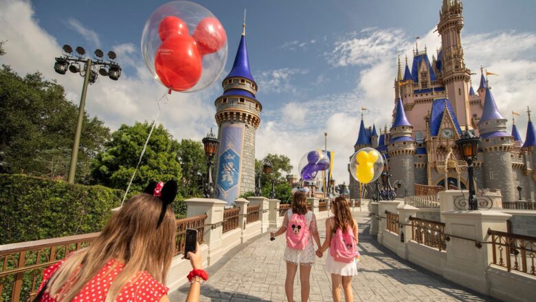 15 amusement parks for kids that are fun for the whole crew (2025 ...