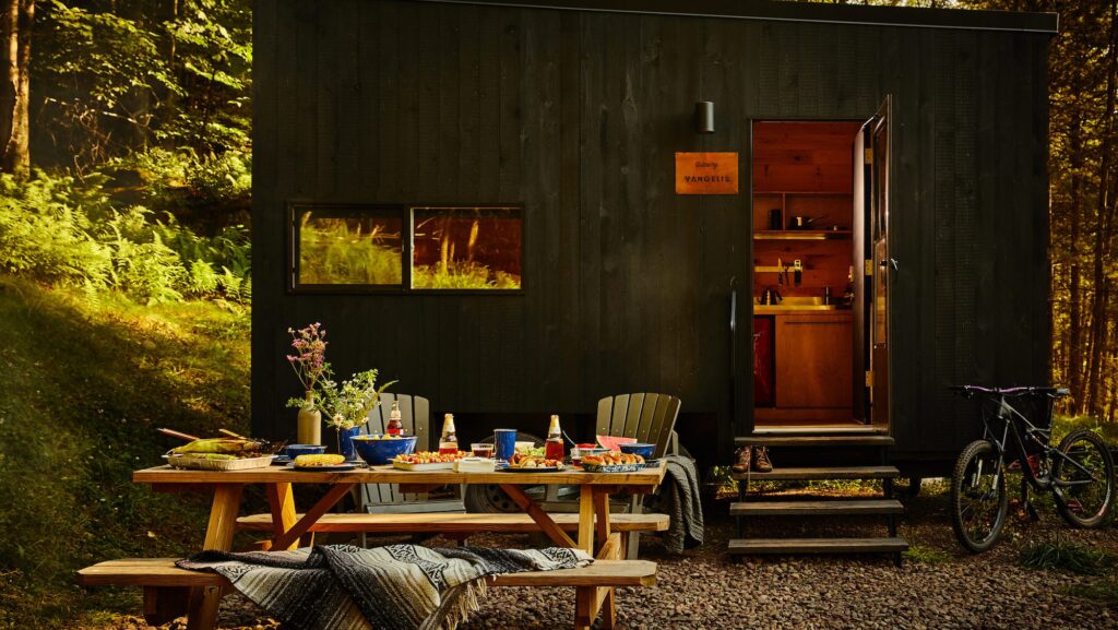 7 family vacations that are just right for solo and single parents - FamilyVacationist