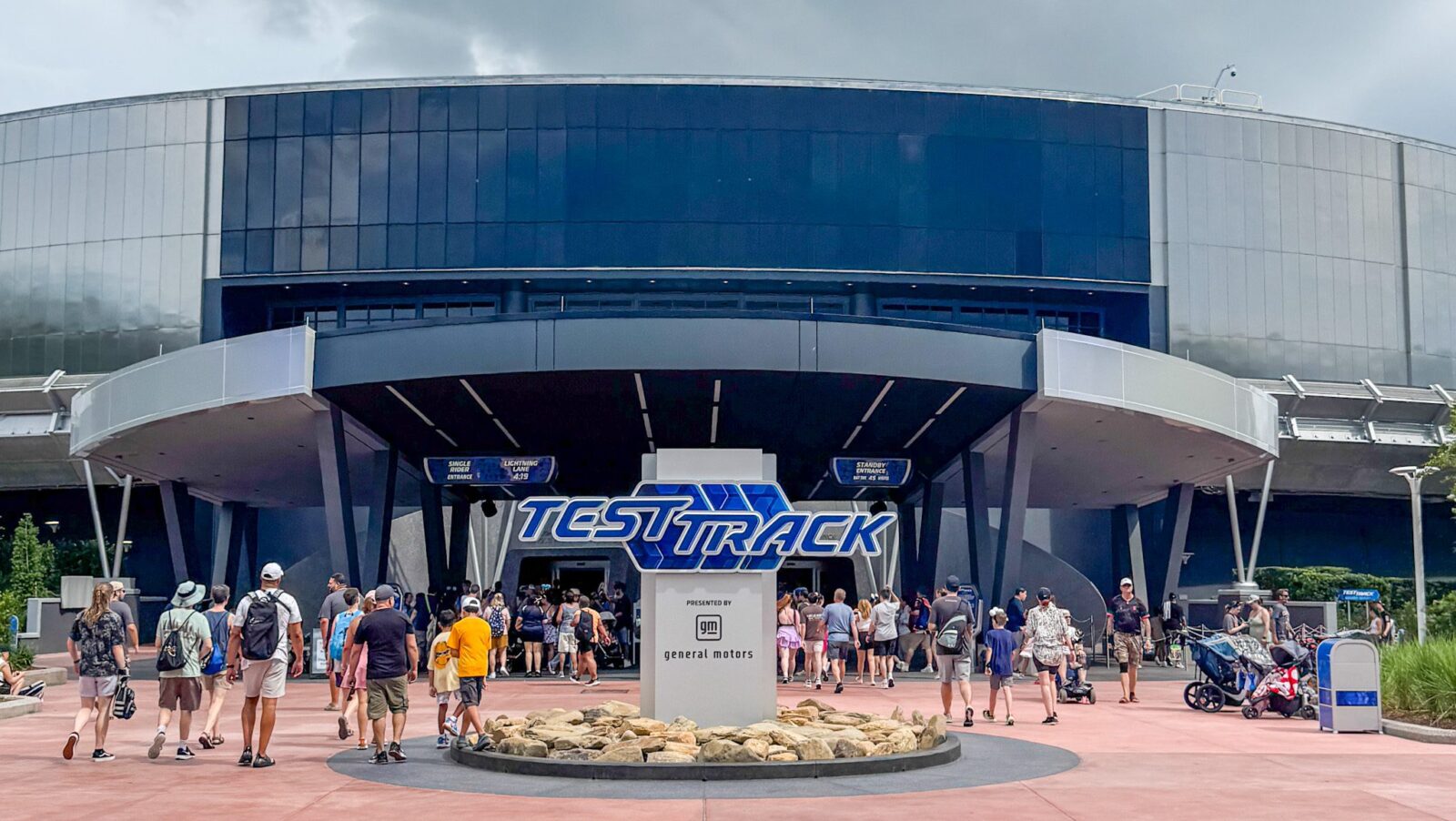 Ultimate guide to Disney World and Disneyland’s Lightning Lane Pass ...