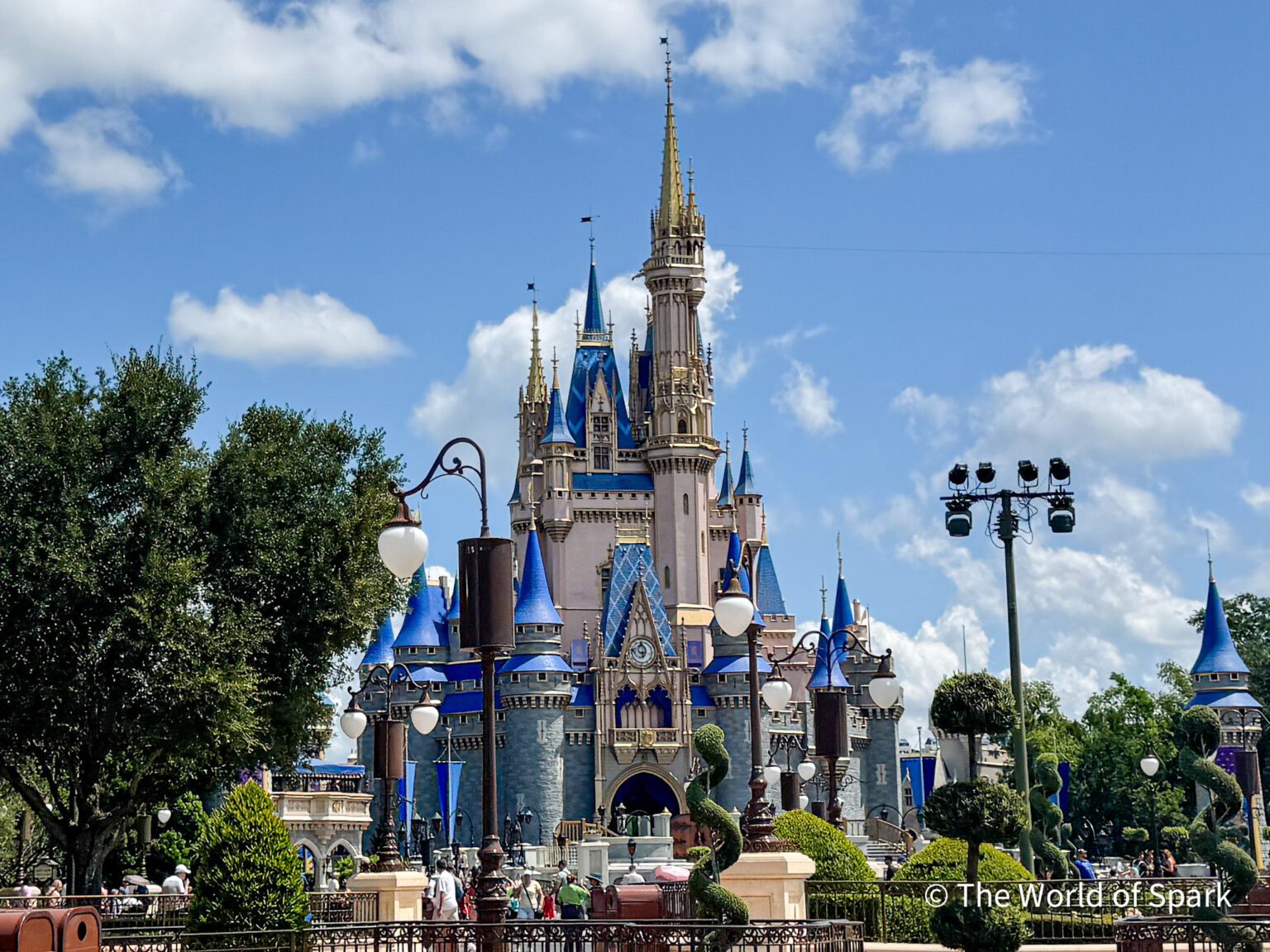 Disney World character dining locations where you can meet Disney ...