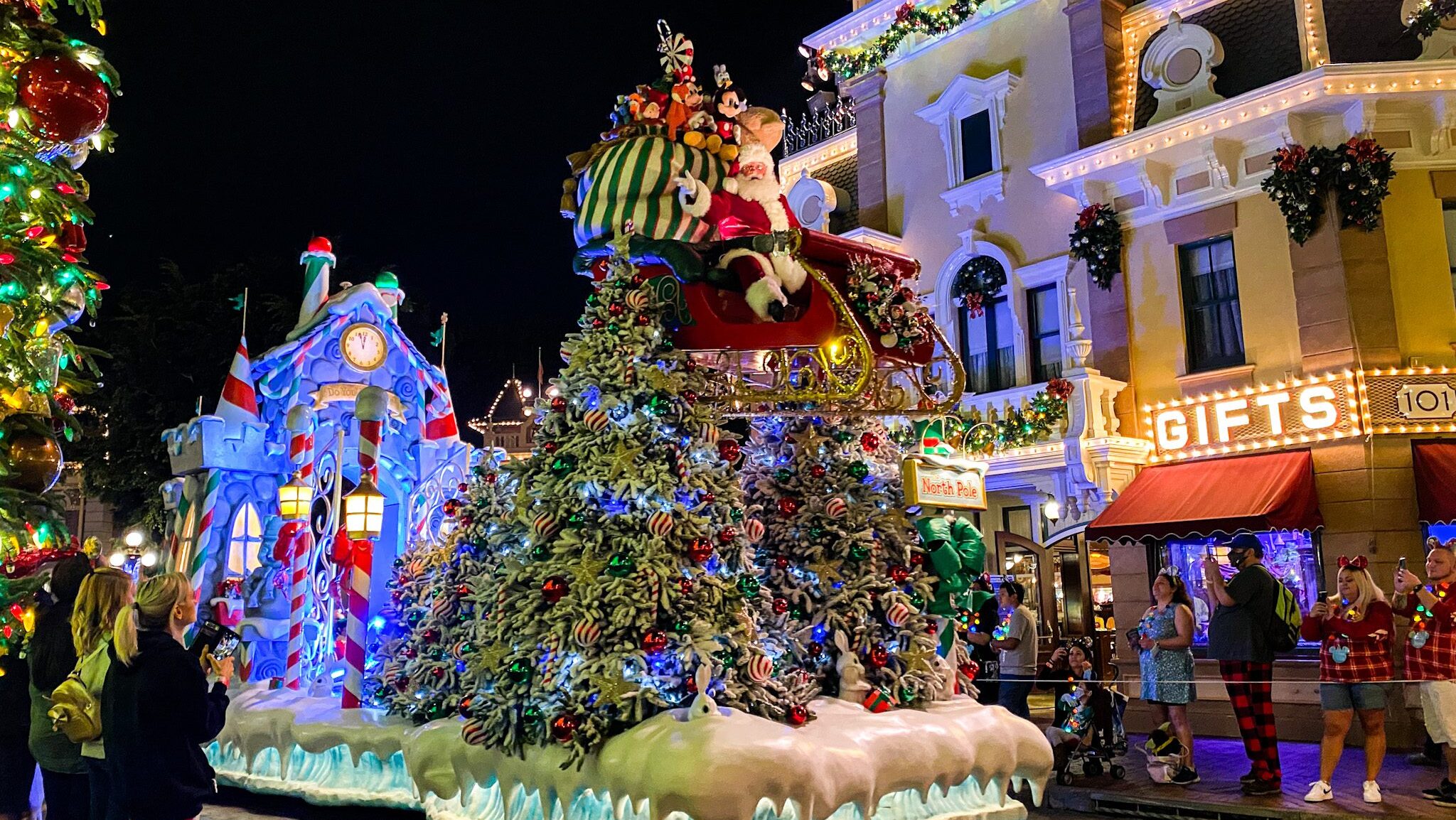 11 theme park destinations nationwide with holiday celebrations you can ...