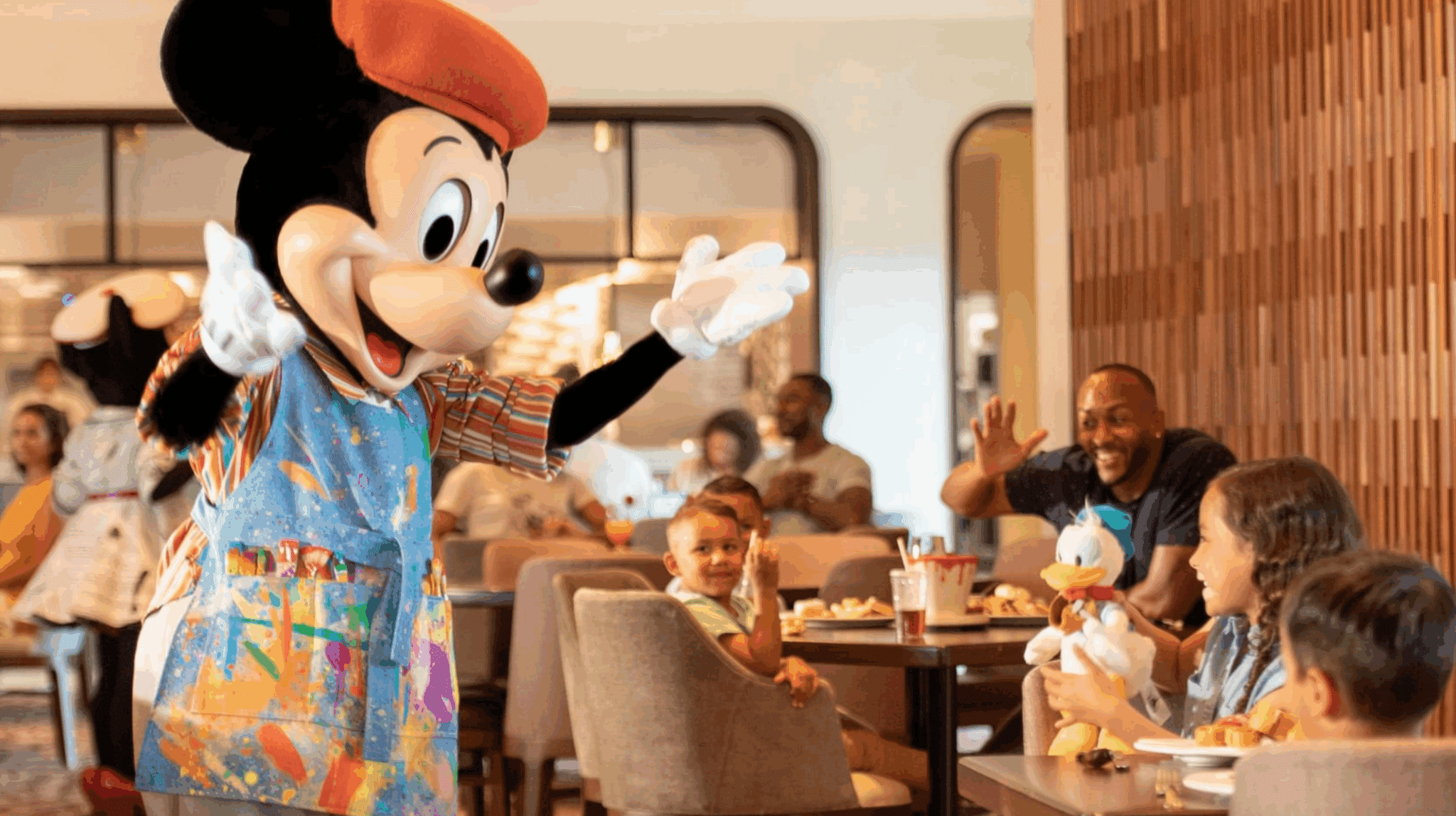 7 character dining restaurants with Mickey Mouse in Walt Disney World ...